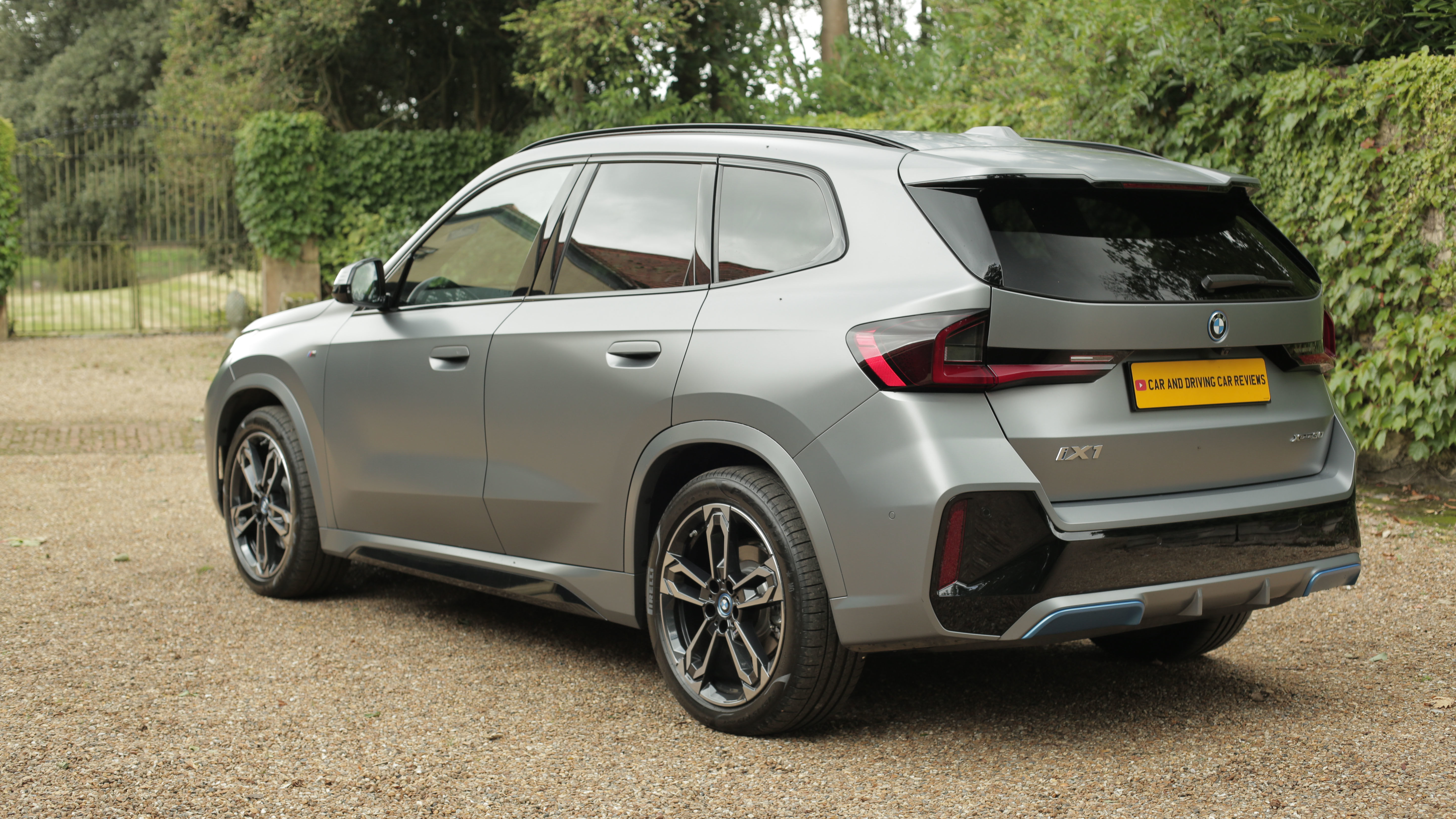 Lease the BMW IX1 Electric Estate 150kW eDrive20 Shadow Ed 65kWh 5dr Auto [Tech+] [25]